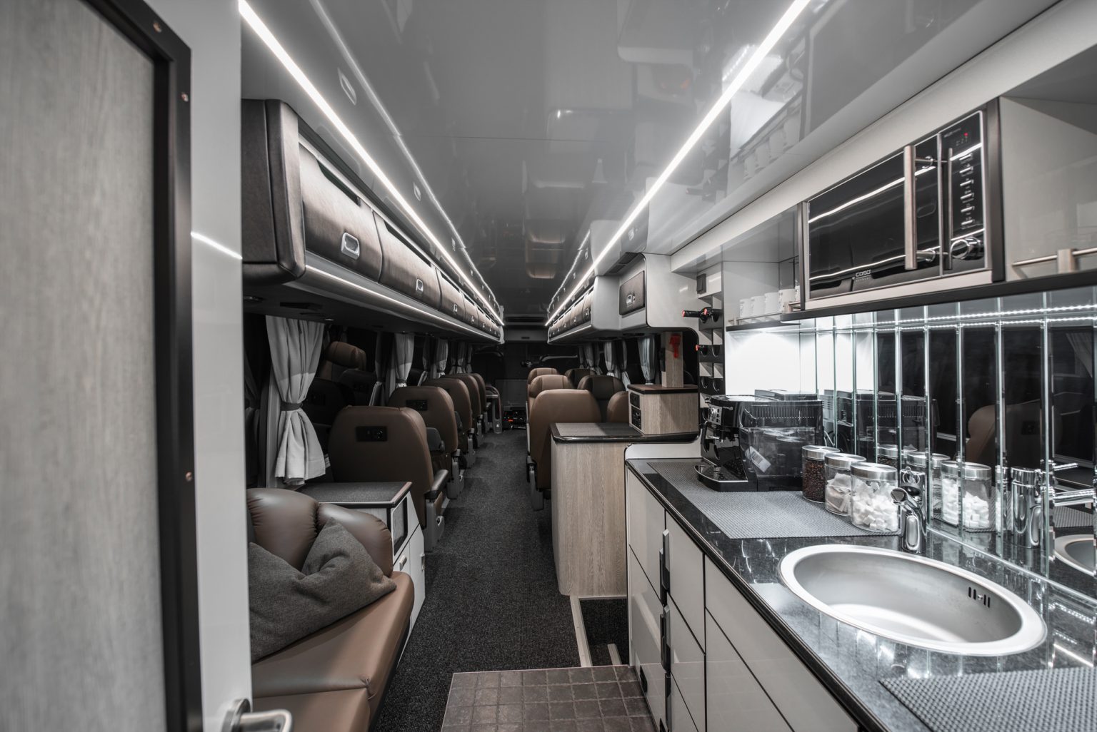 Van Hool Hospitality Day Coach - Beat the Street